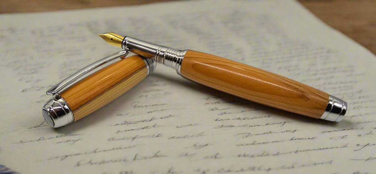 Exeter University Yew fountain pen presentation set – DevonPens