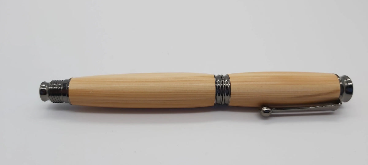 Fountain pen handmade in Yew that grew at Exeter University – DevonPens