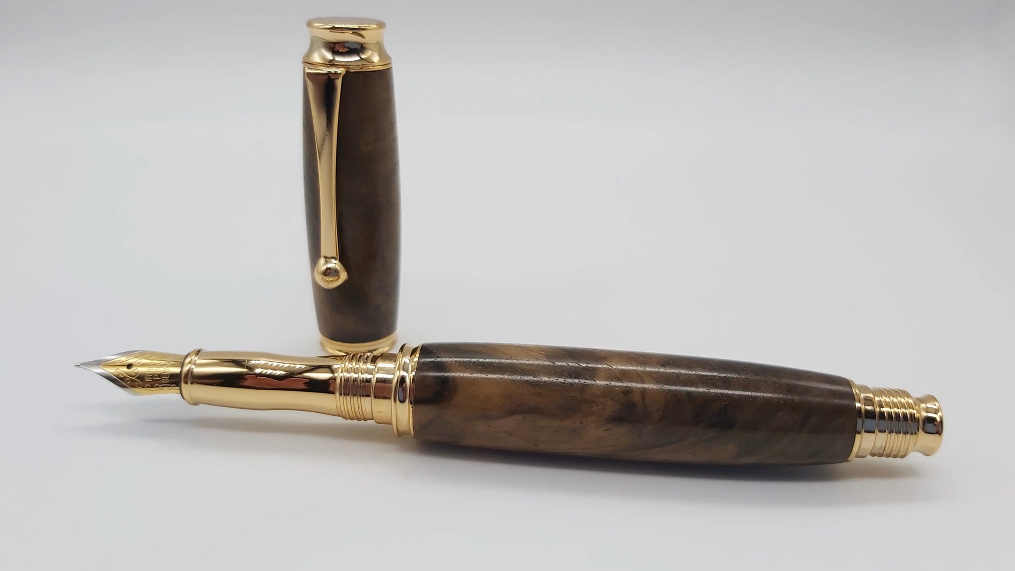 Fountain pen in Figured Turkish Walnut. - DevonPens